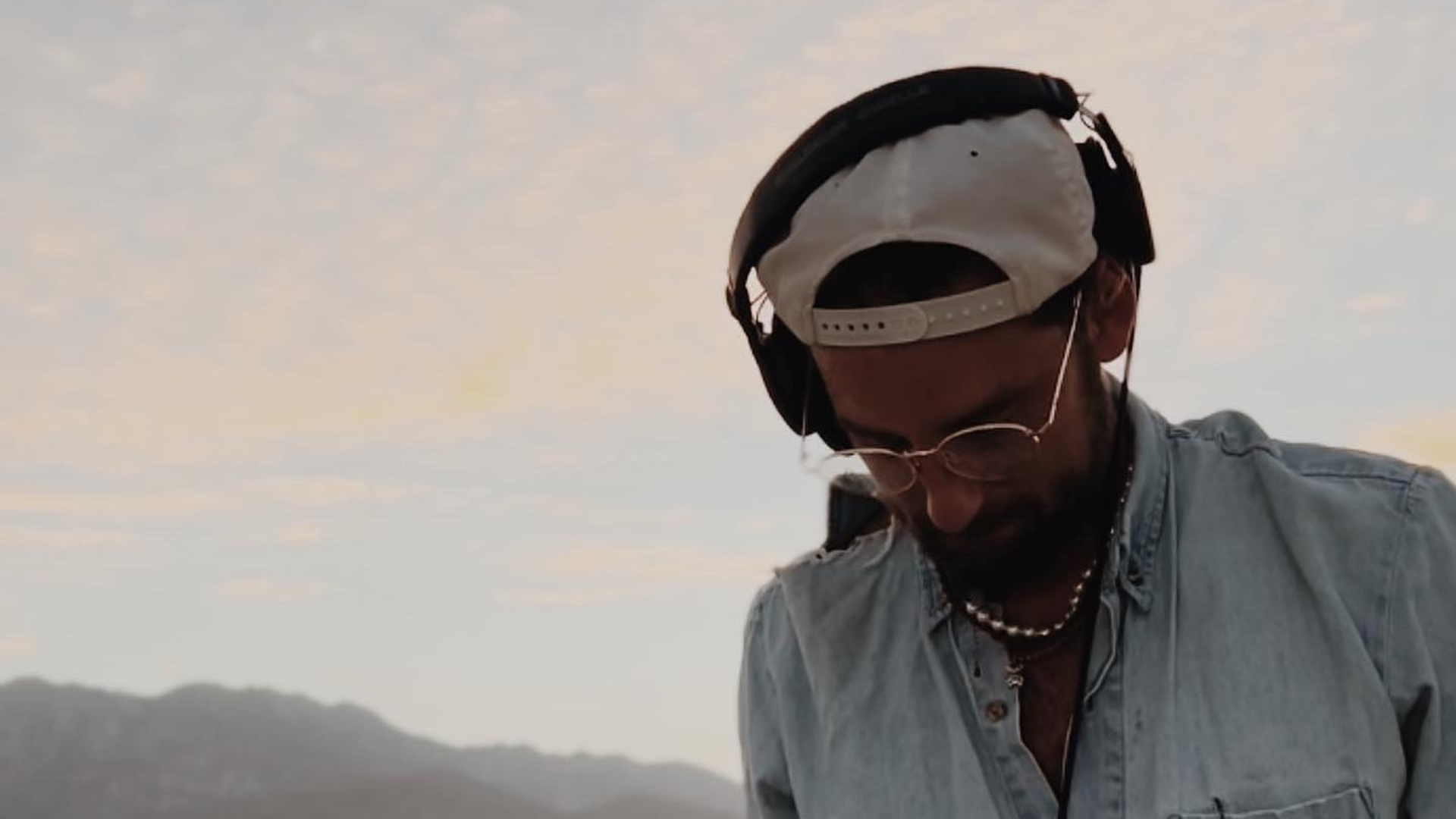 Julian Roy – The Hills | LEGROSTASDEZIK